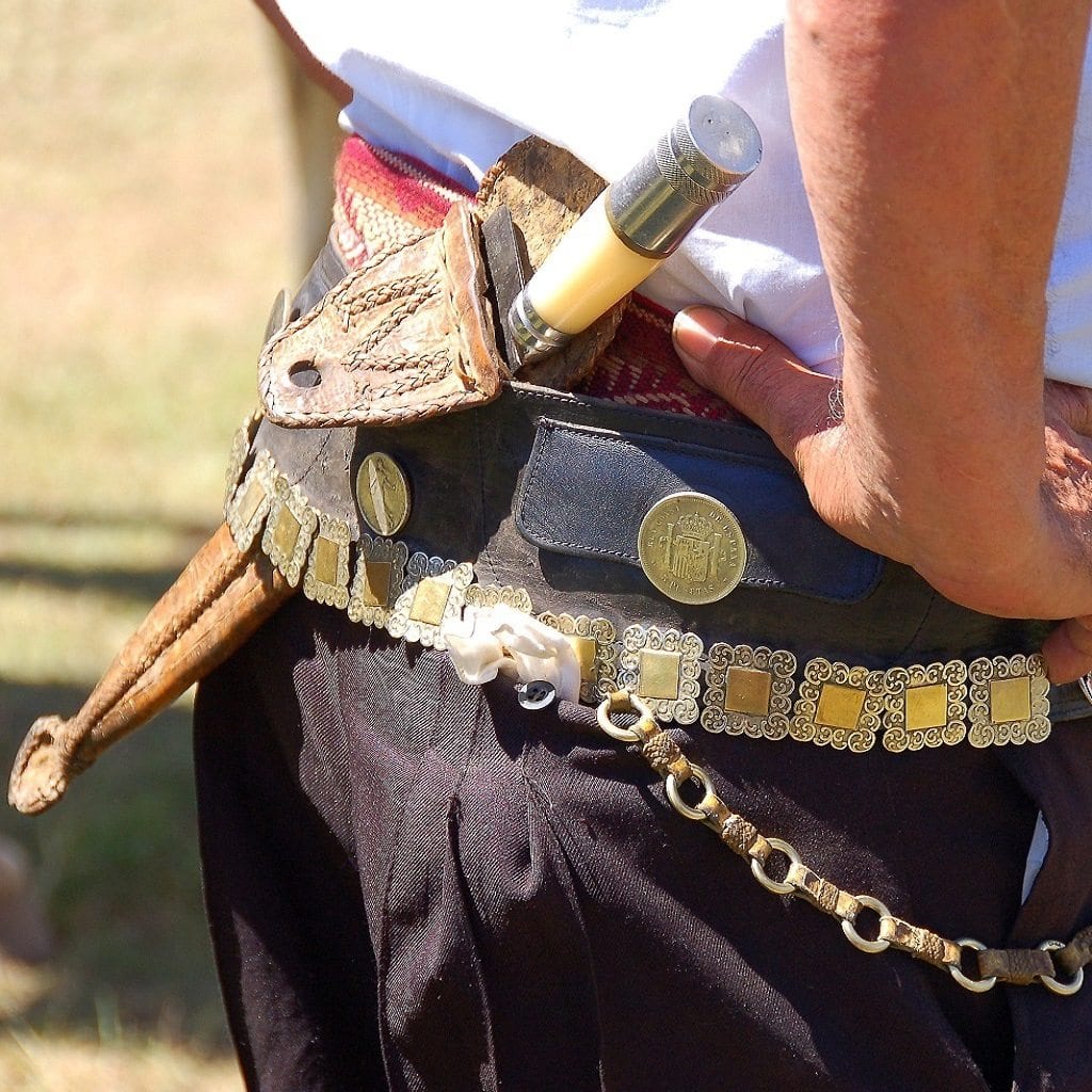 Facón, el arma gaucha - Pulpería Argentina
