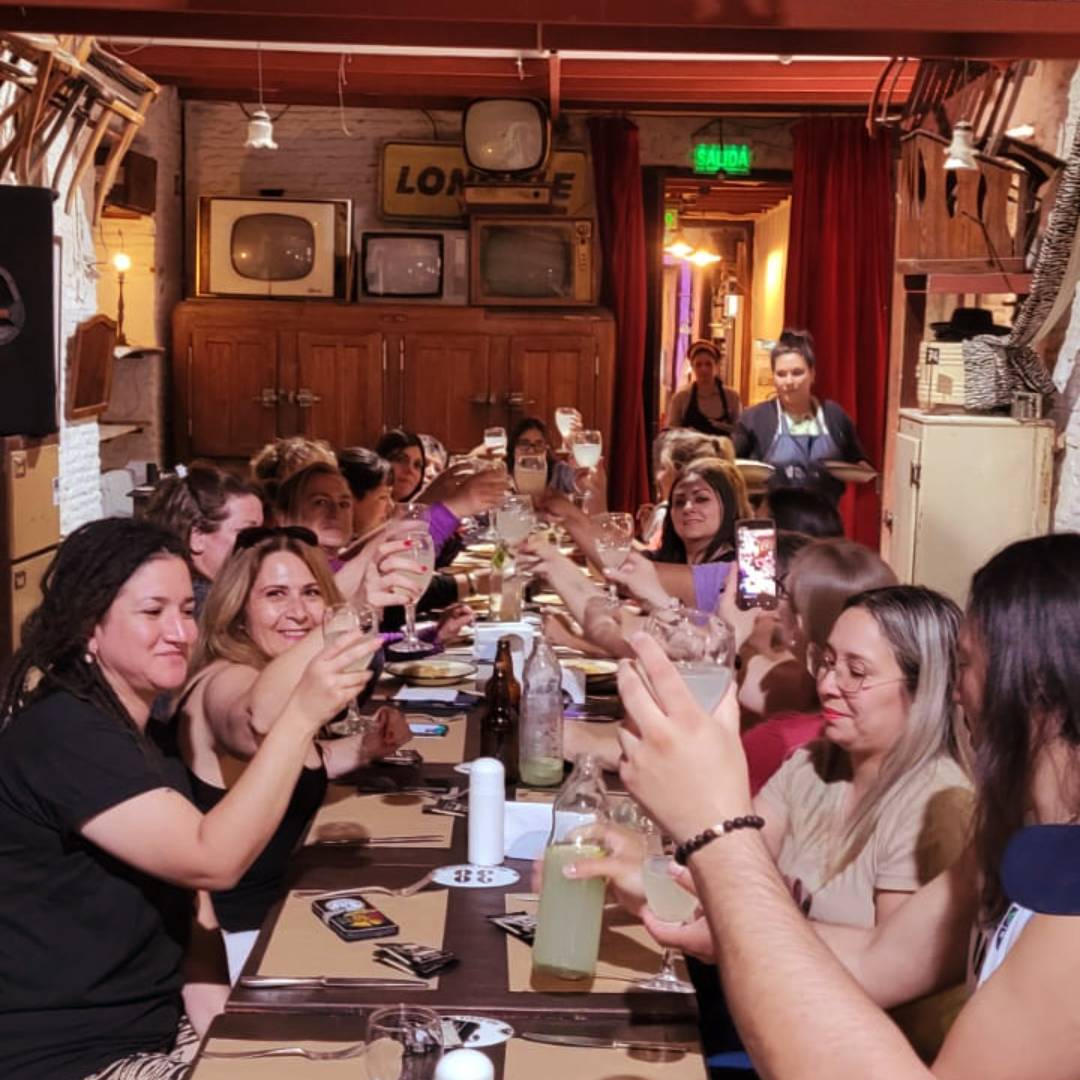 Visitas turisticas llegan a probar medialunas del pulpero